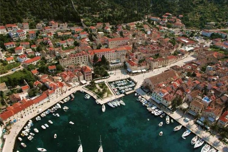 Ministarstvo turizma i sporta Republike Hrvatske - City of Hvar to ...